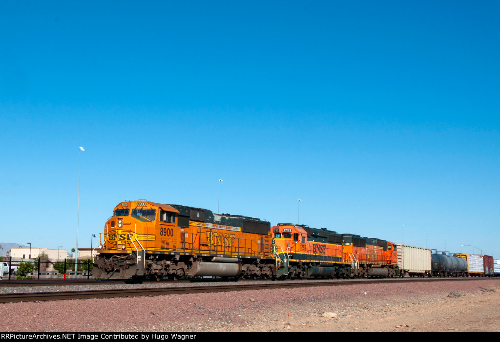 BNSF 8900